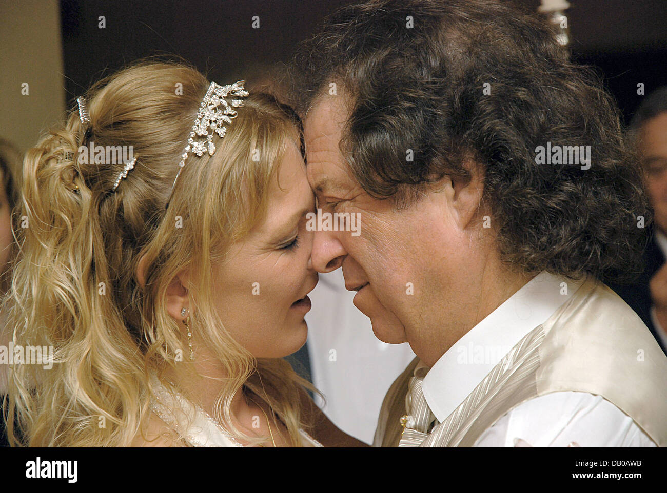 Singer chris andrews newly wedded wife hi-res stock photography and ...