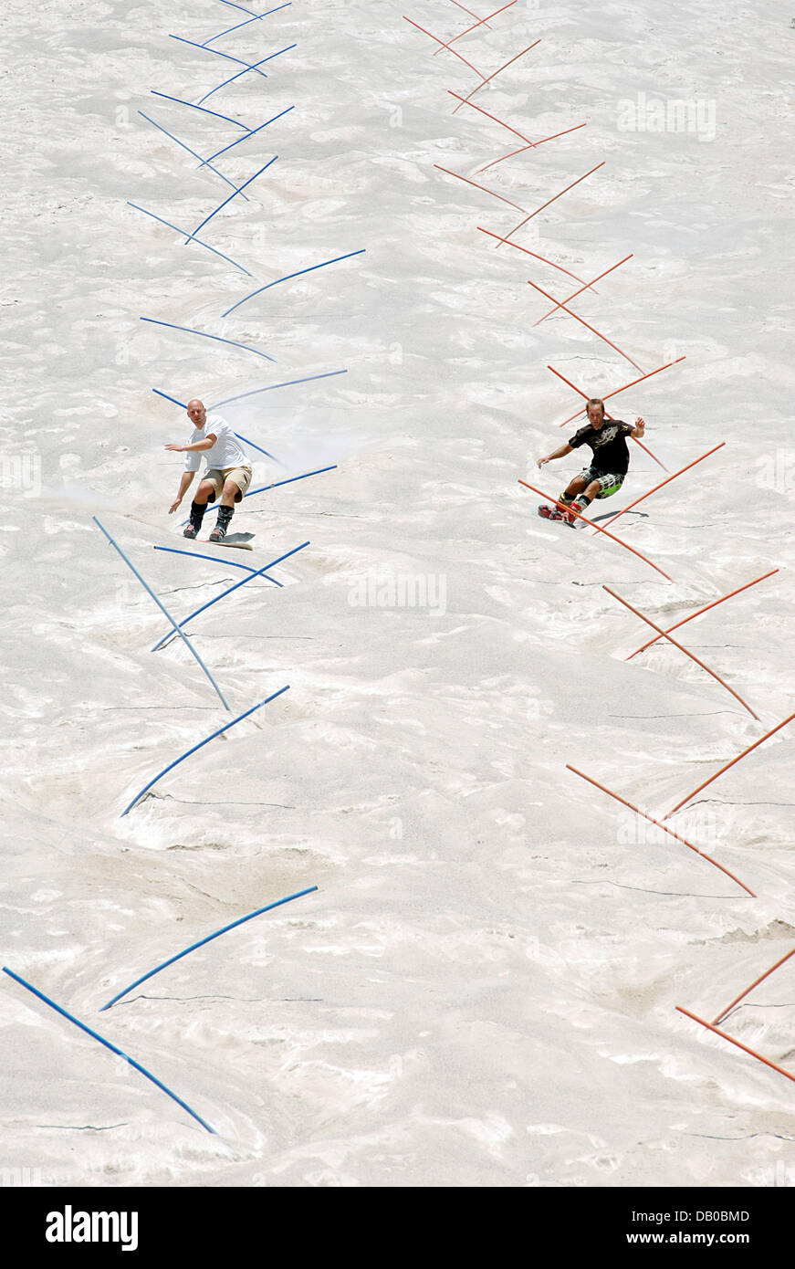 Participants in the Sandslalom compete at the 16th Sandboarding World ...