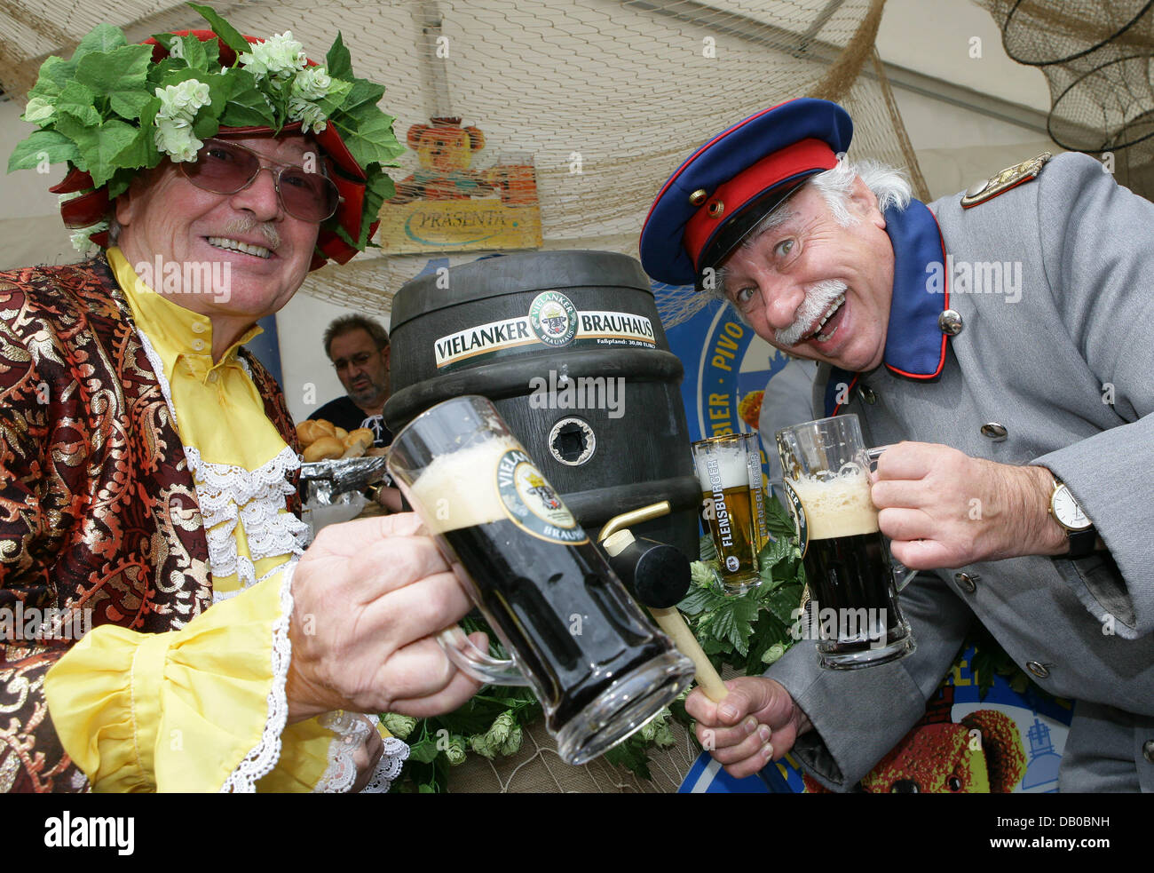 Beer lovers' berlin hi-res stock photography and images - Alamy
