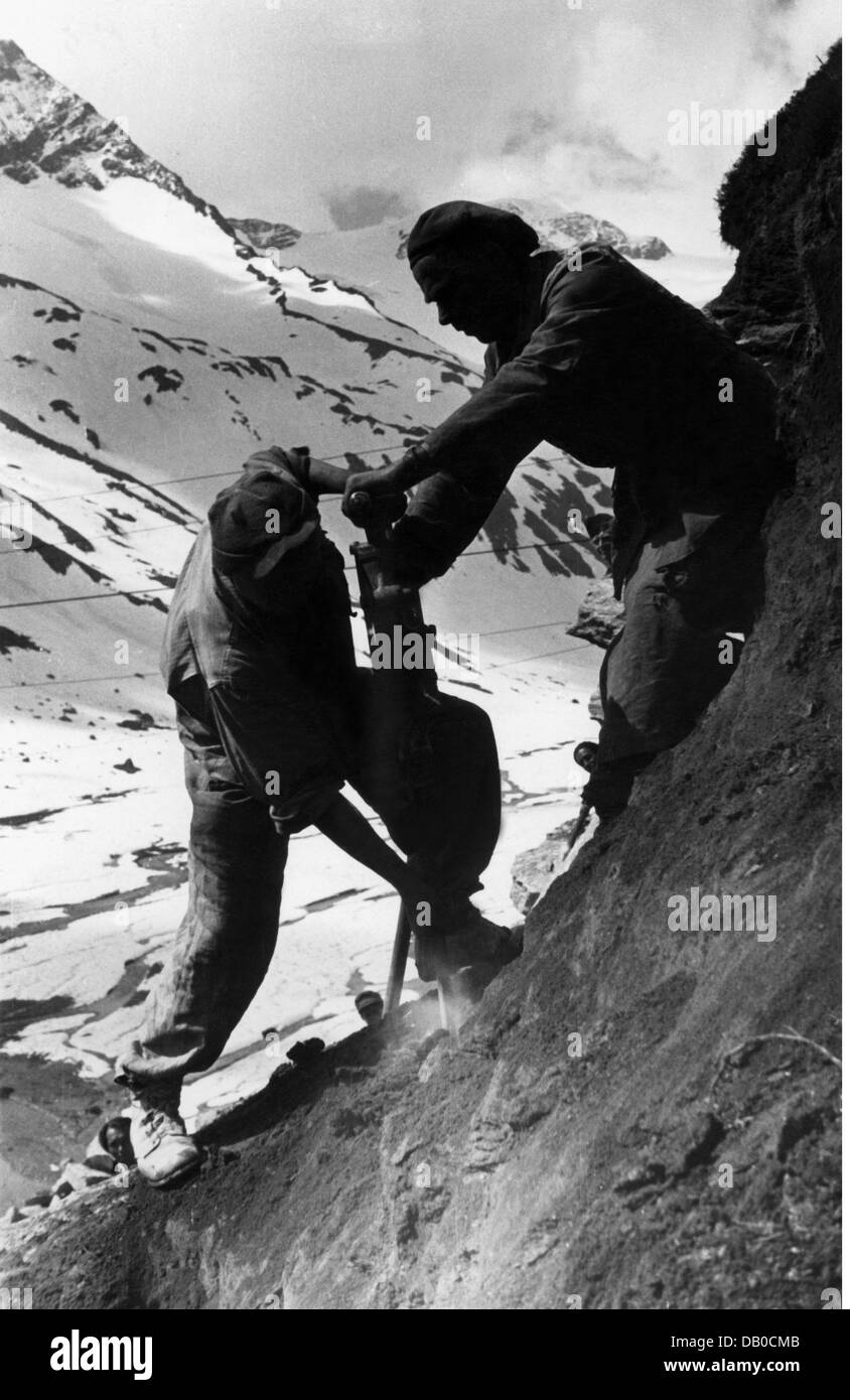 1950s construction workers hi-res stock photography and images - Alamy
