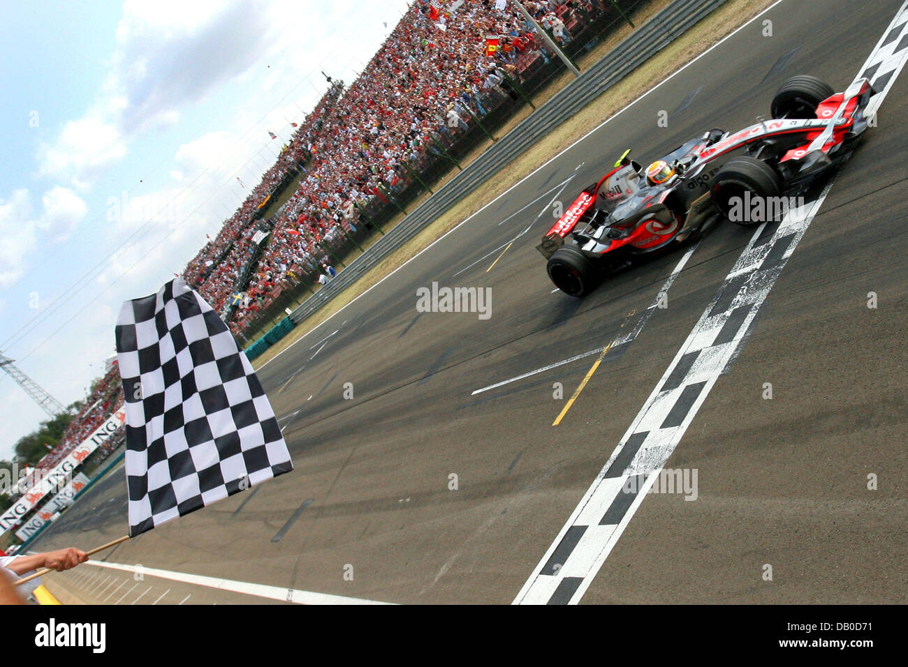 Formula one finish line hi-res stock photography and images - Alamy