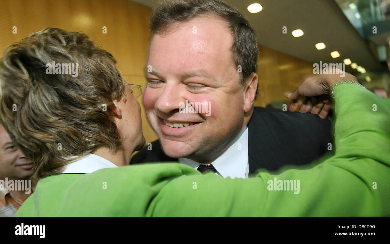 Max Strauss and his sister Monika Hohlmeier hug aech other after the ...