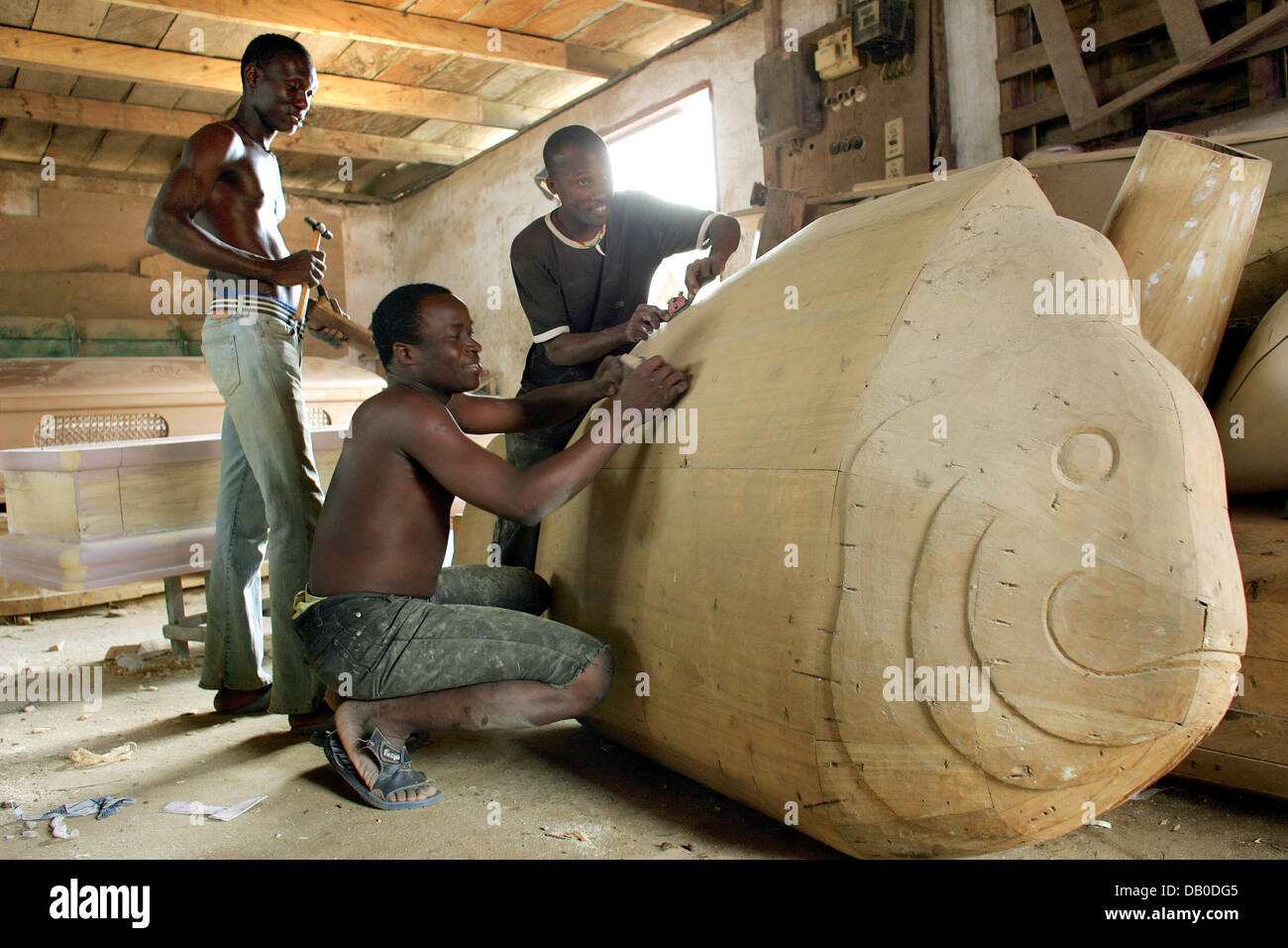 Coffin makers hi-res stock photography and images - Alamy