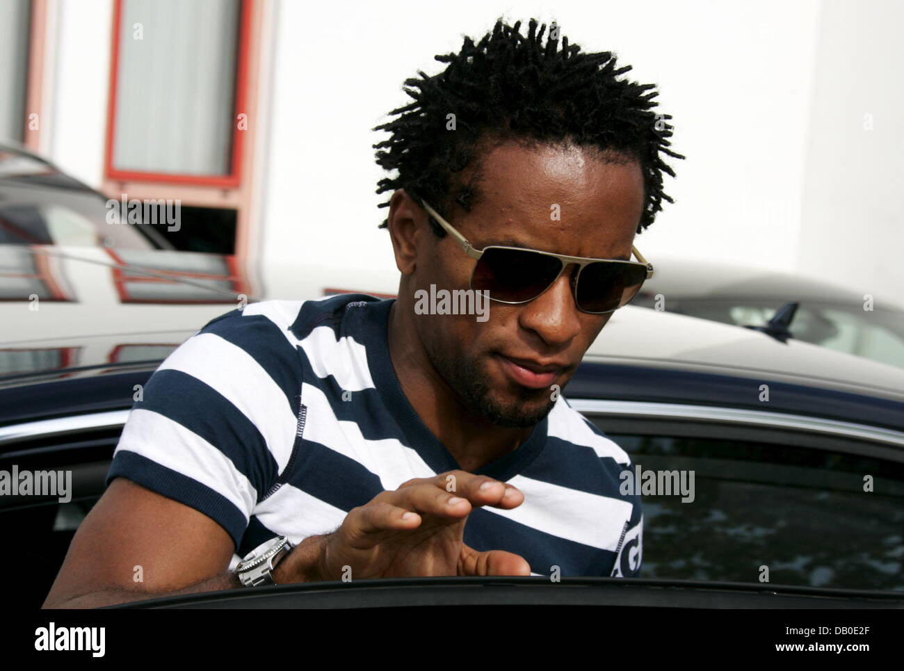 Brazilian Ze Roberto arrives at a training session of FC Bayern Munich ...
