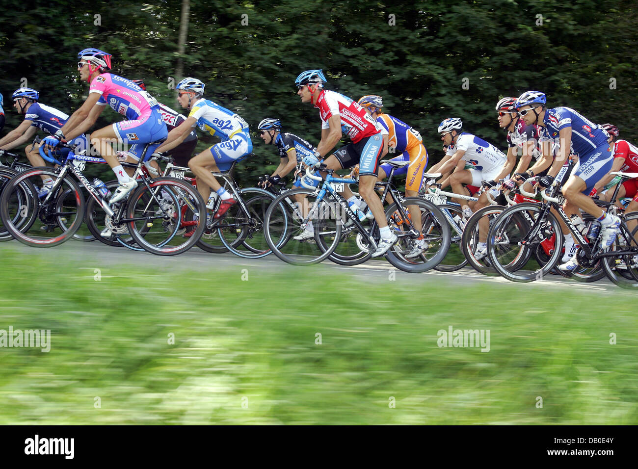 The pack including German cyclist Erik Zabel (C) wearing the red jersey ...