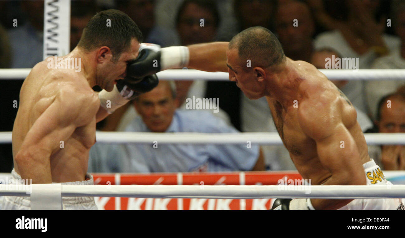 The IBF middleweight world champion Arthur Abraham (R) fights against ...