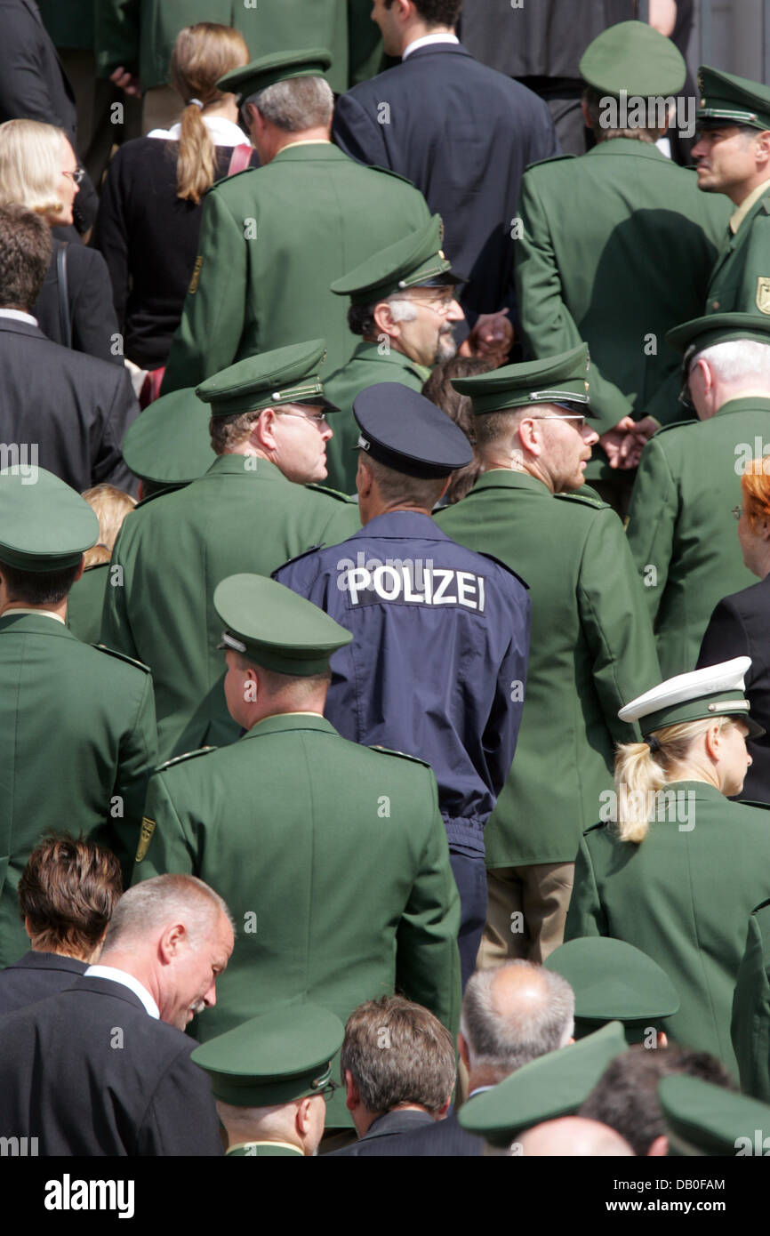 Crime funeral back view police hi-res stock photography and images - Alamy