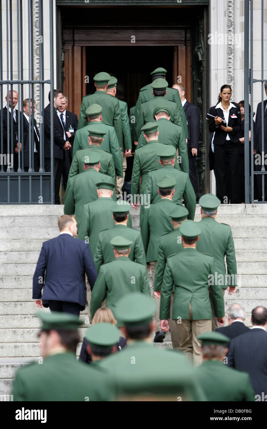 Crime funeral back view police hi-res stock photography and images - Alamy