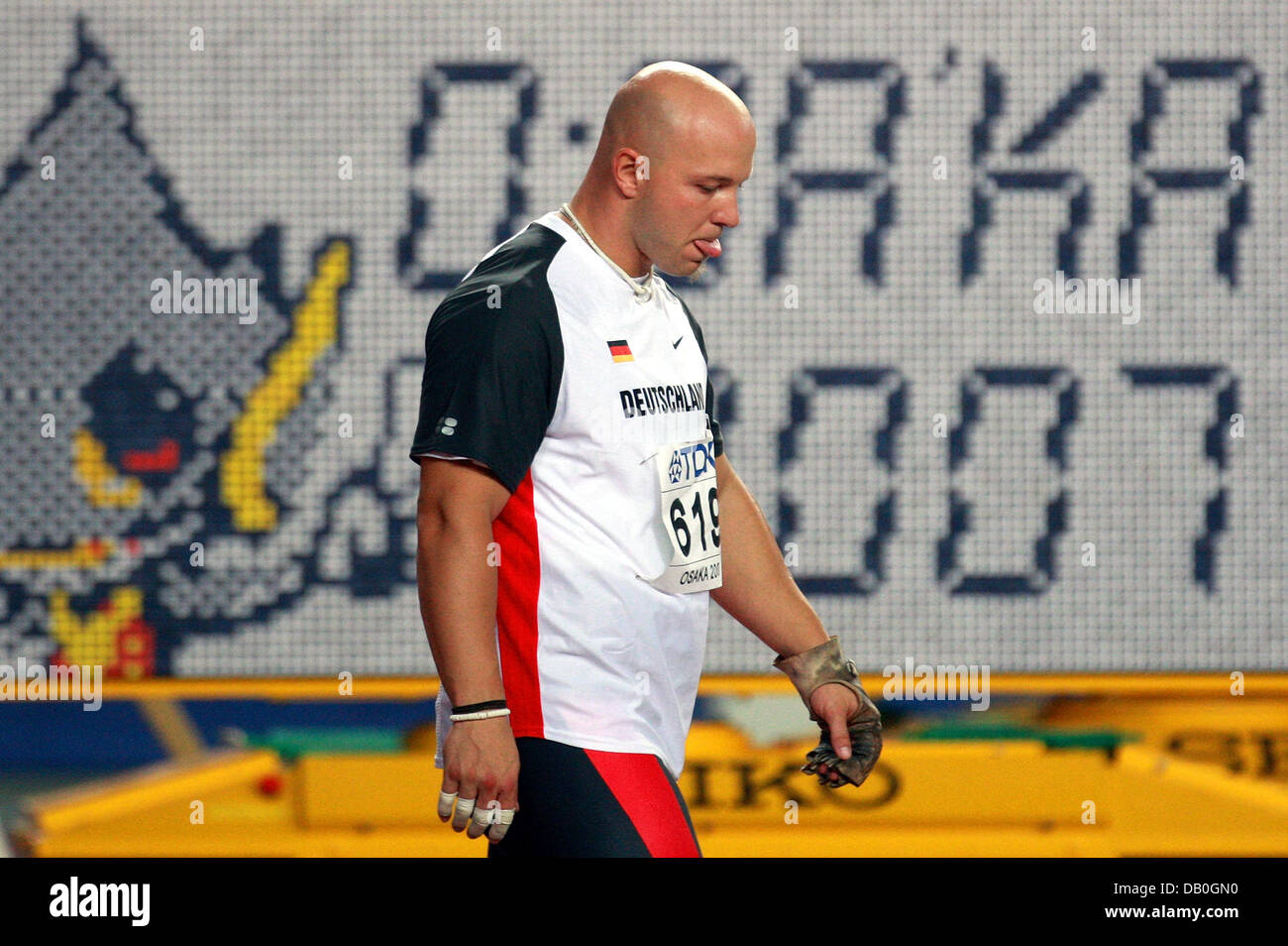 Mens hammer hi-res stock photography and images - Alamy