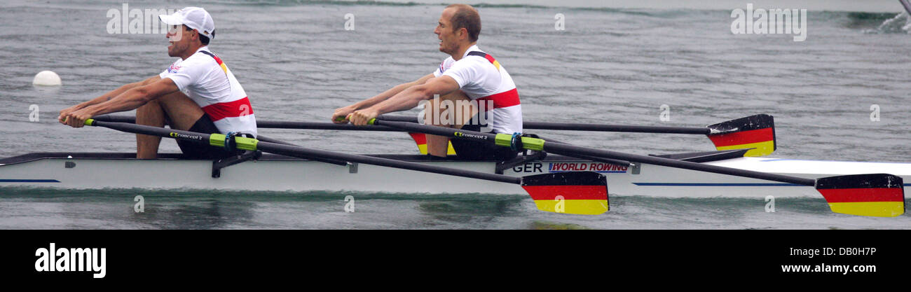 The German men's double scull with Manuel Brehmer and Joerg Lehnik (R ...