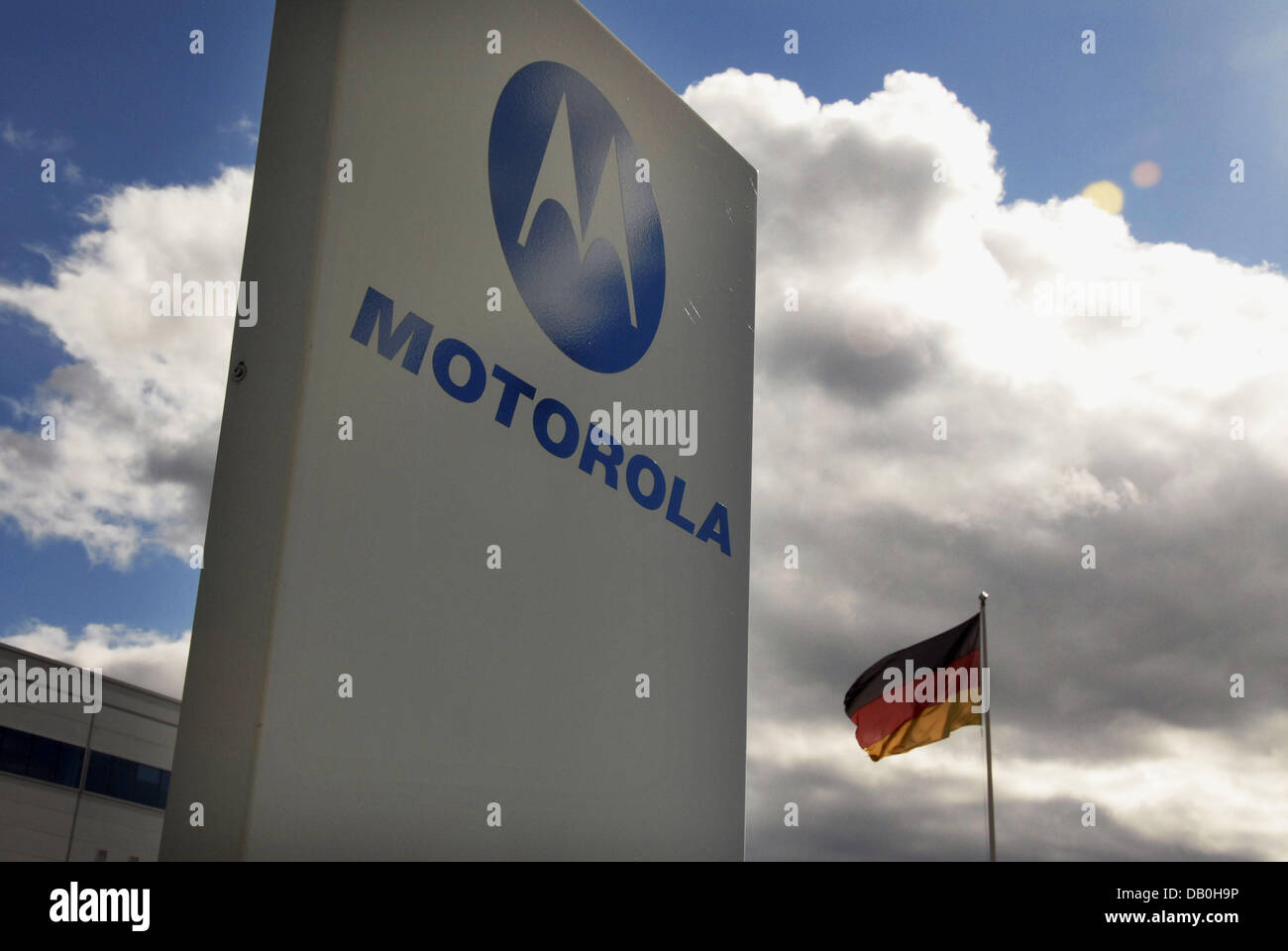 Factory employees exterior hi-res stock photography and images - Alamy