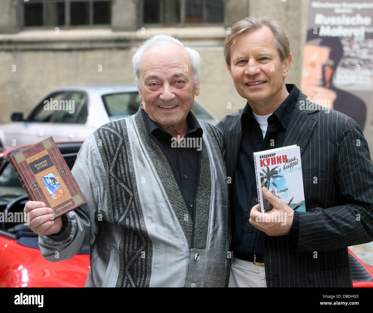 Novel compounds hi-res stock photography and images - Alamy