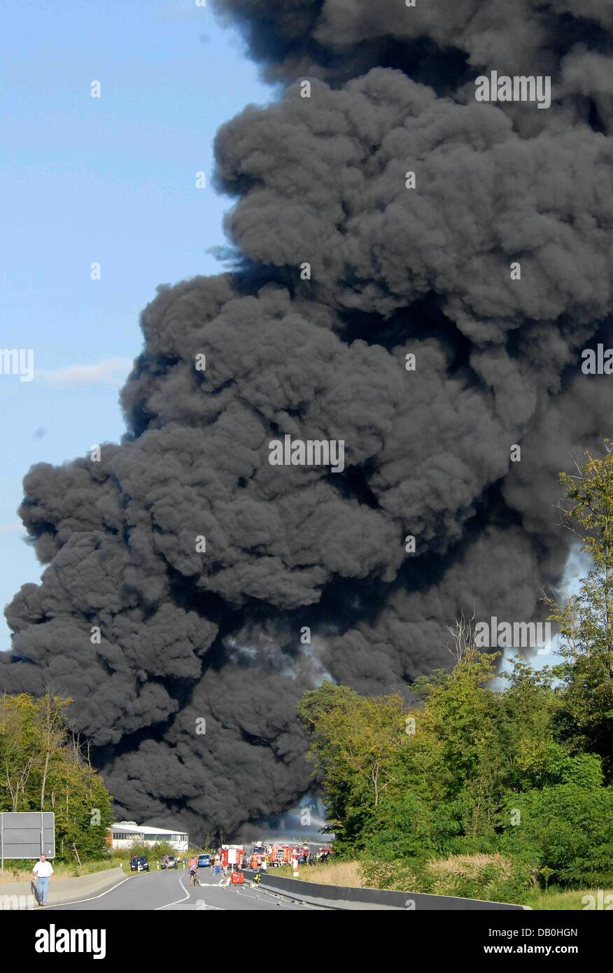 Smoke column hi-res stock photography and images - Alamy