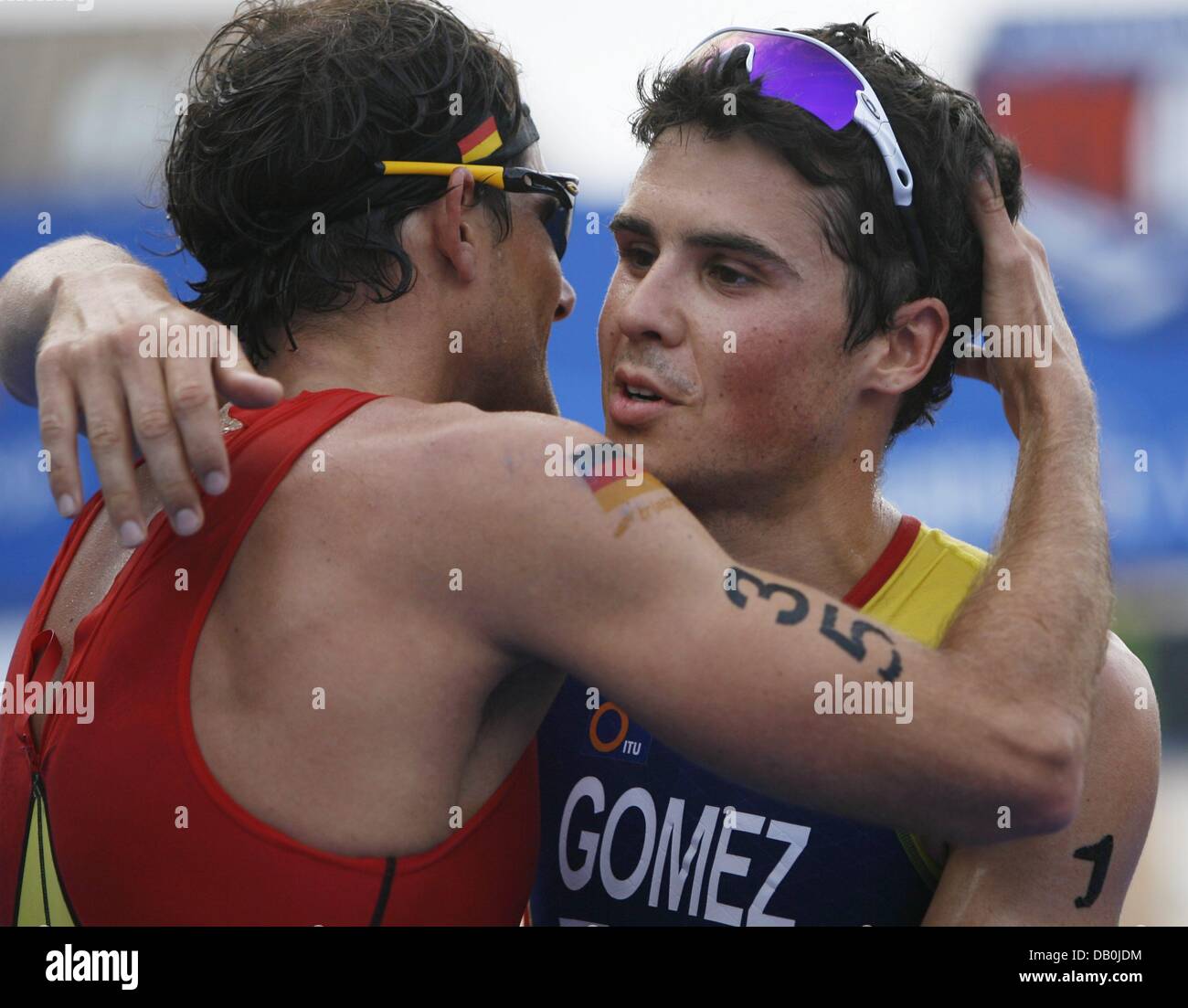 Second placed Spaniard Javier Gomez (R) congratulates German winner ...