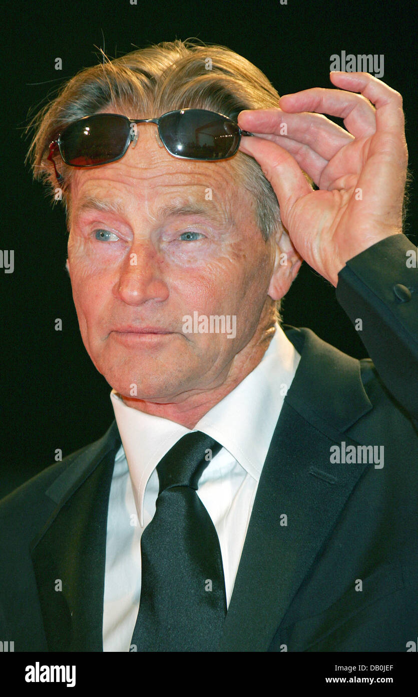 Actor Sam Shepard arrives at the film premiere of 'The Assassination Of ...