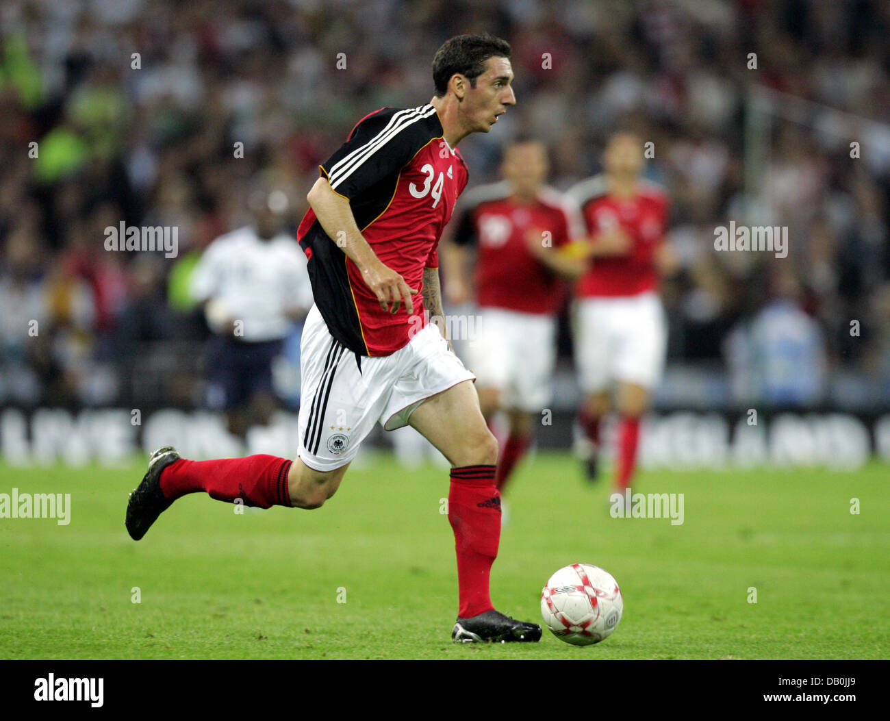 (dpa file) - Germany's Roberto Hilbert controls the ball during the ...