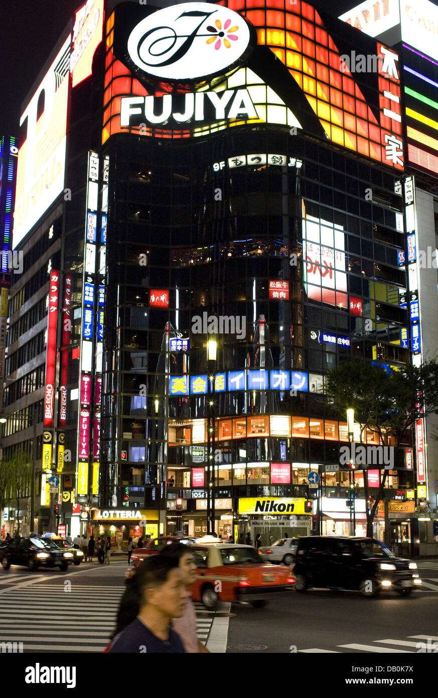 The picture shows a street scene at night in Tokyo, Japan, 29 August ...