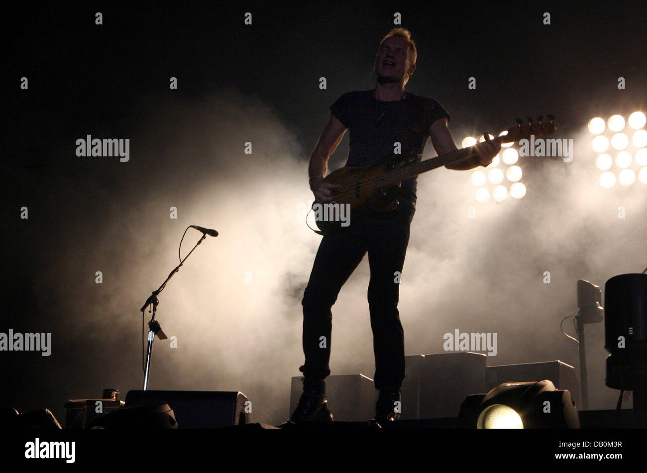 The police band sting hi-res stock photography and images - Alamy