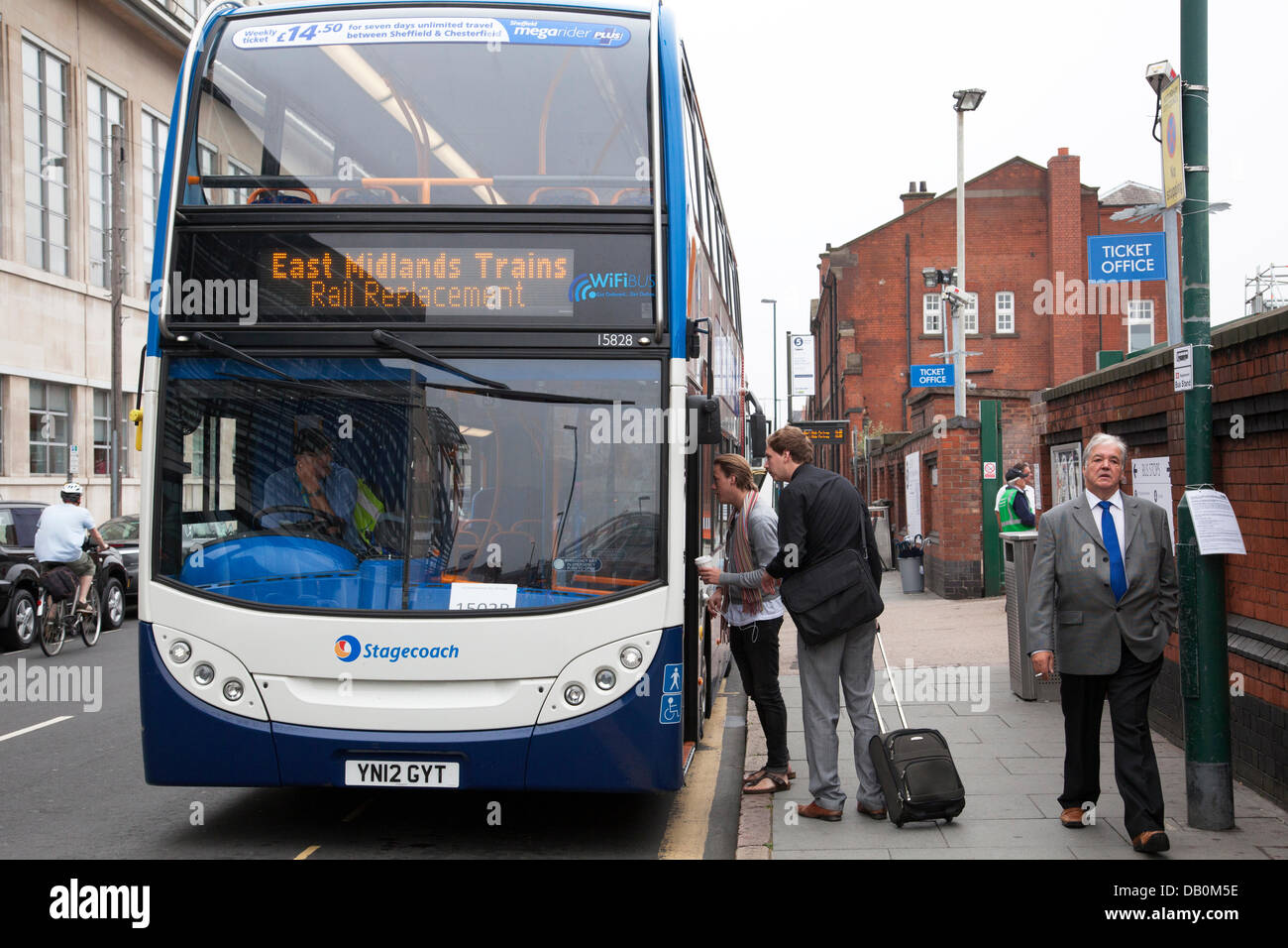 Nottingham bus High Resolution Stock Photography and Images - Alamy