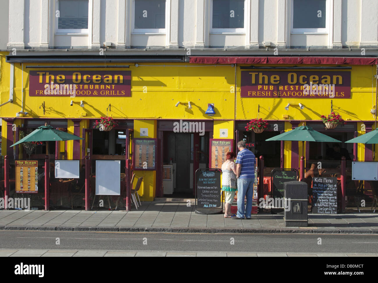 Brighton seafront restaurant hi-res stock photography and images - Alamy