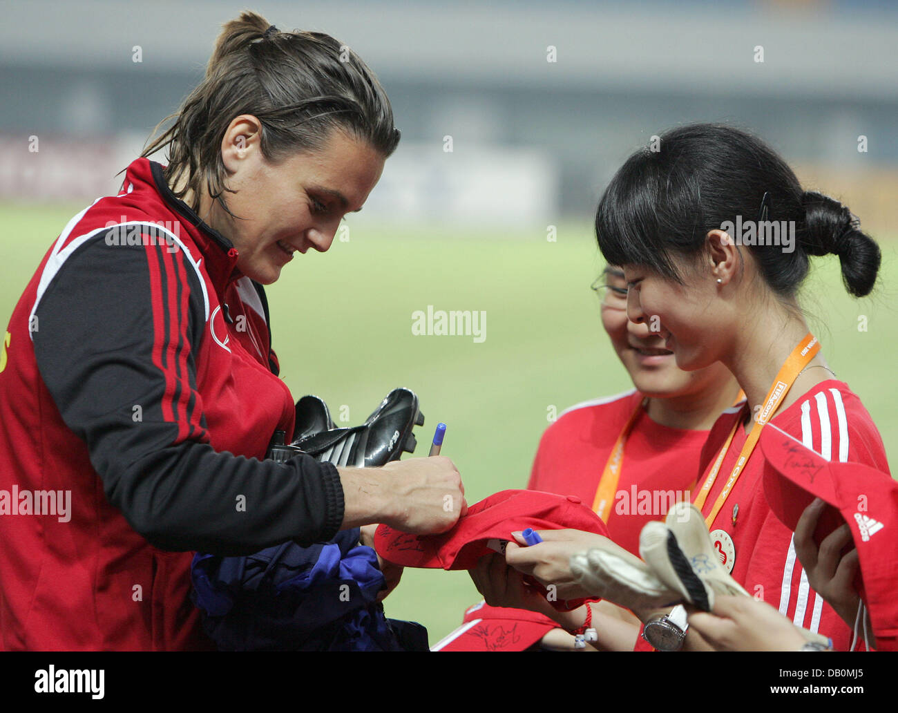 The player of the German national women's soccer team, Nadine Angerer ...