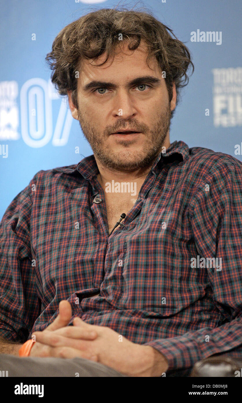 Actor Joaquin Phoenix attends the press conference of 'Reservation Road ...
