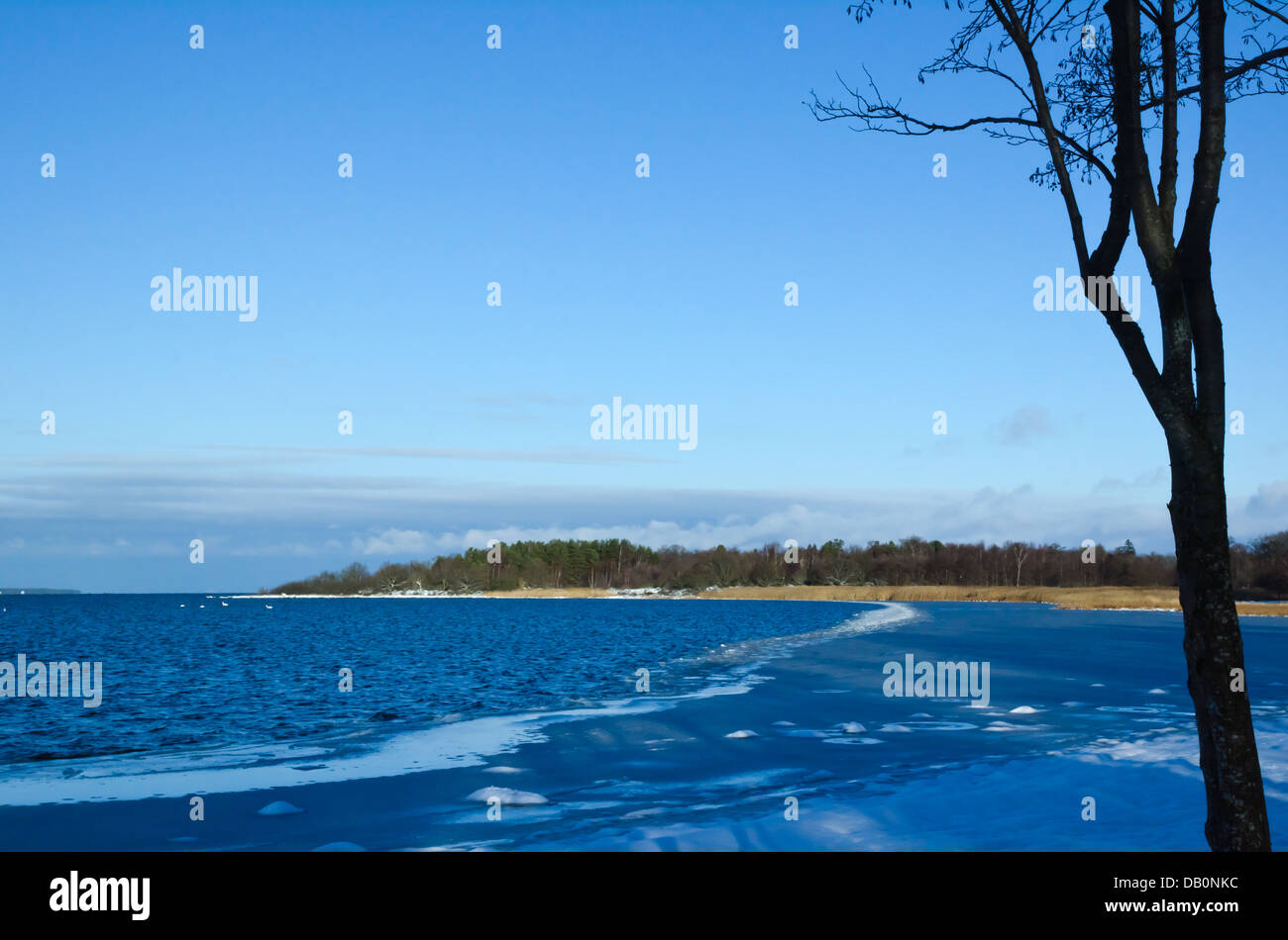 Blue bay water hi-res stock photography and images - Alamy