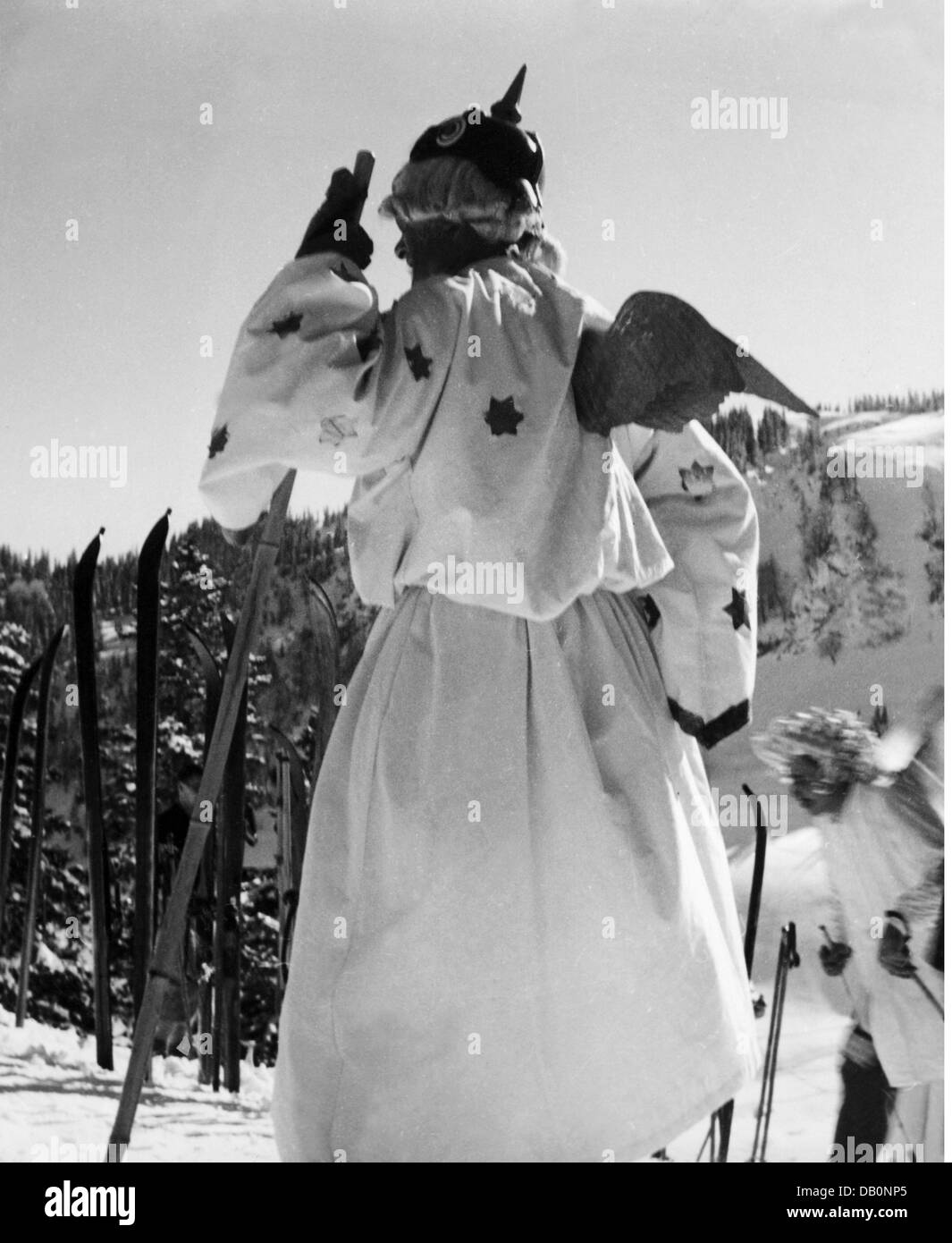 Dressed as angels Black and White Stock Photos & Images - Alamy