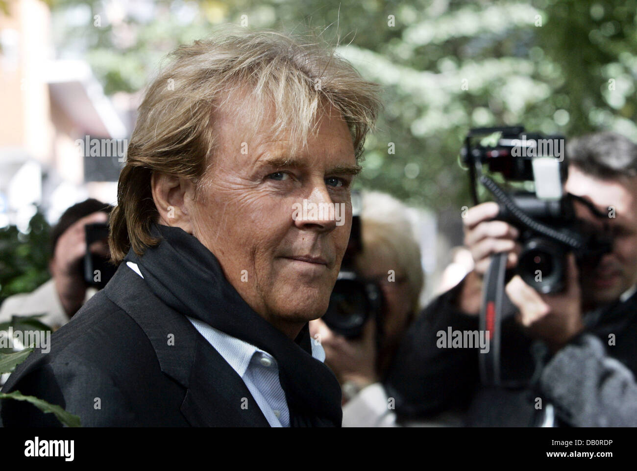 Crooner Howard Carpendale poses in front of the nightclub Adagio in ...
