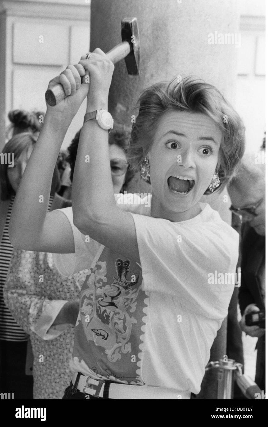 Princess gloria Black and White Stock Photos & Images - Alamy