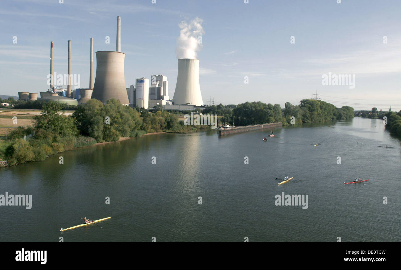 The picture shows coal-fired thermal power station Staudinger in ...
