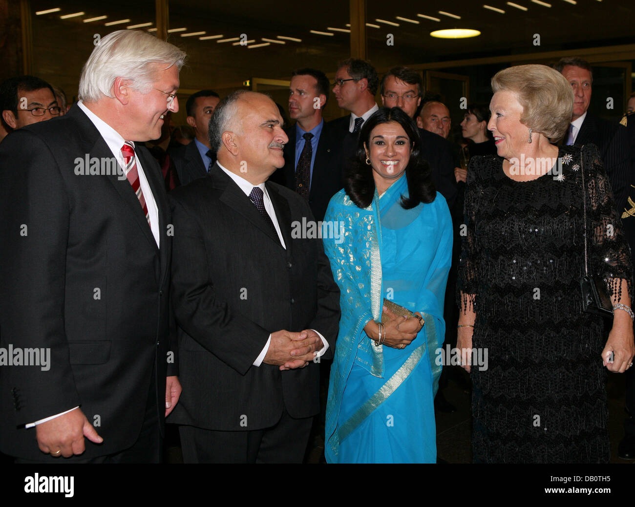 (R-L) Queen Beatrix of the Netherlands, Prince Hassan of Jordan ...