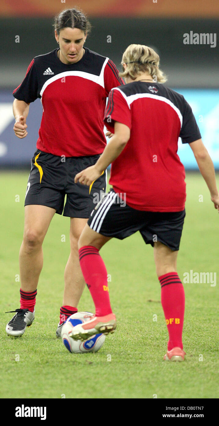 German soccer player birgit prinz hi-res stock photography and images ...