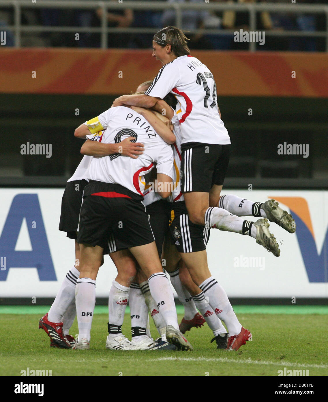 Germany's Birgit Prinz (L) and Ariane Hingst (R) cheer with goalgetter ...