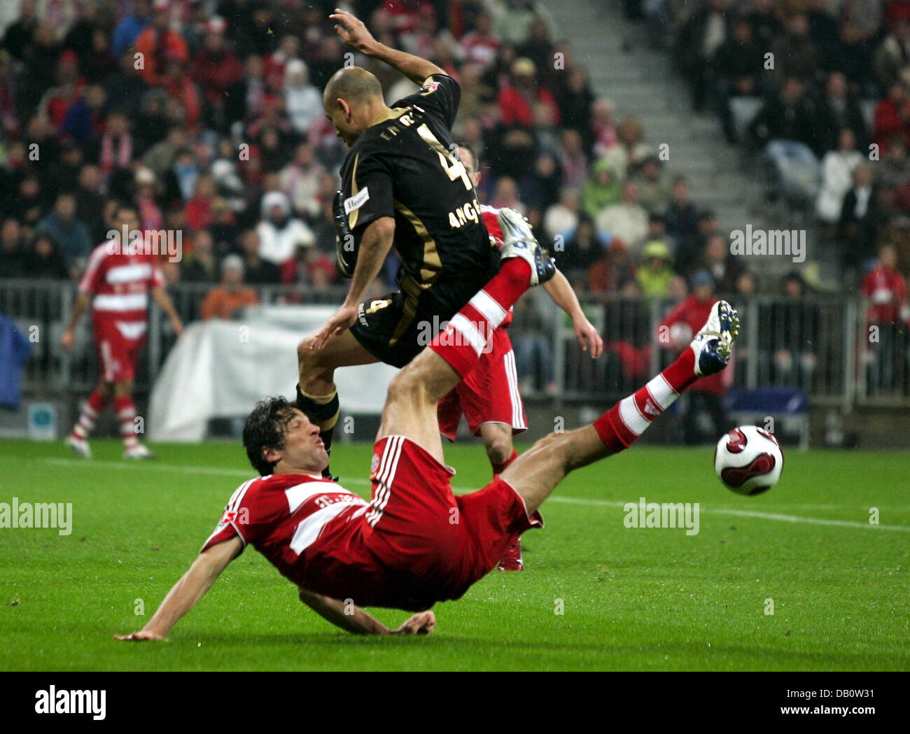 Luca Toni (bottom) of FC Bayern Munich fights for the ball with ...