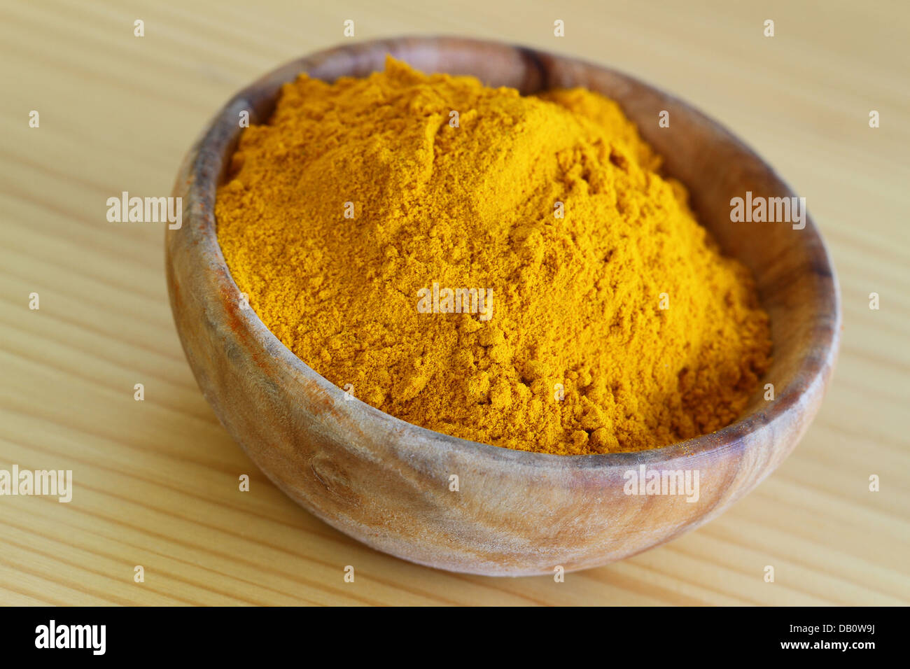 Tumeric powder in wooden bowl, close up Stock Photo - Alamy