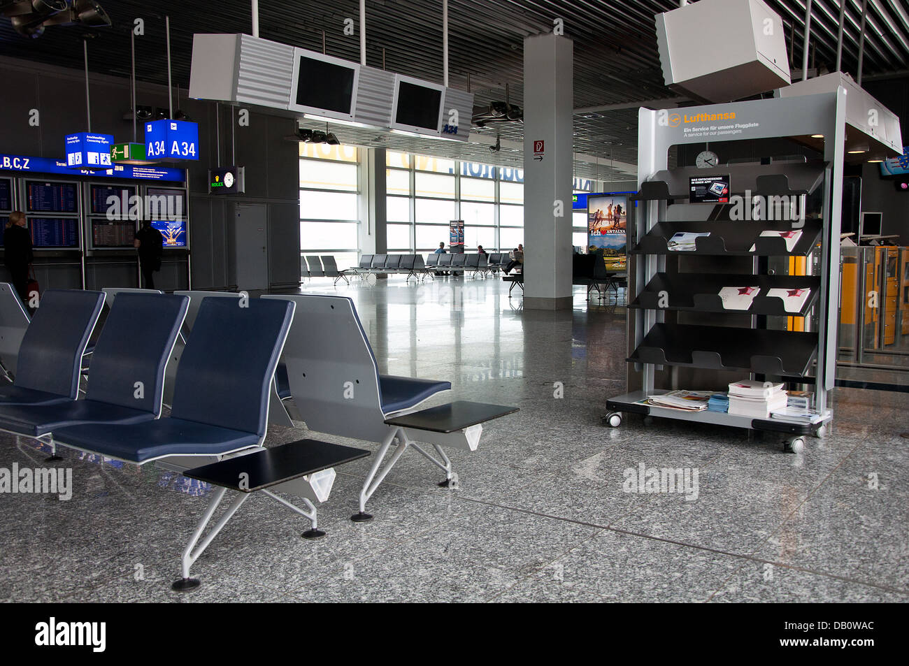 The waiting room lounge hi-res stock photography and images - Alamy