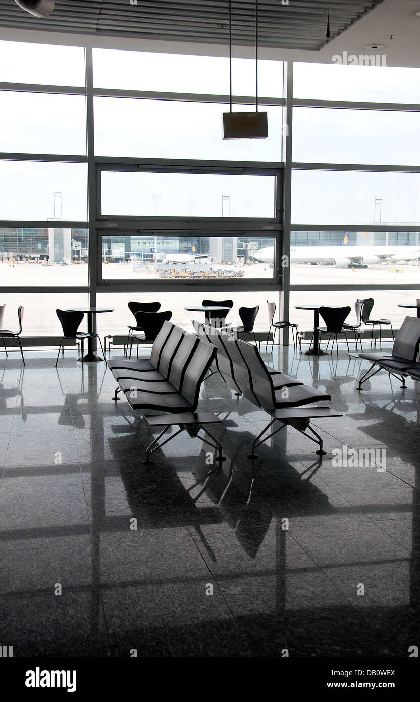 Modern airport terminal waiting room Stock Photo - Alamy