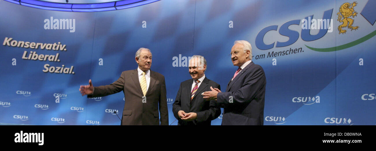 (L-R) Guenther Beckstein, incoming Bavarian Prime Minister, Erwin Huber ...