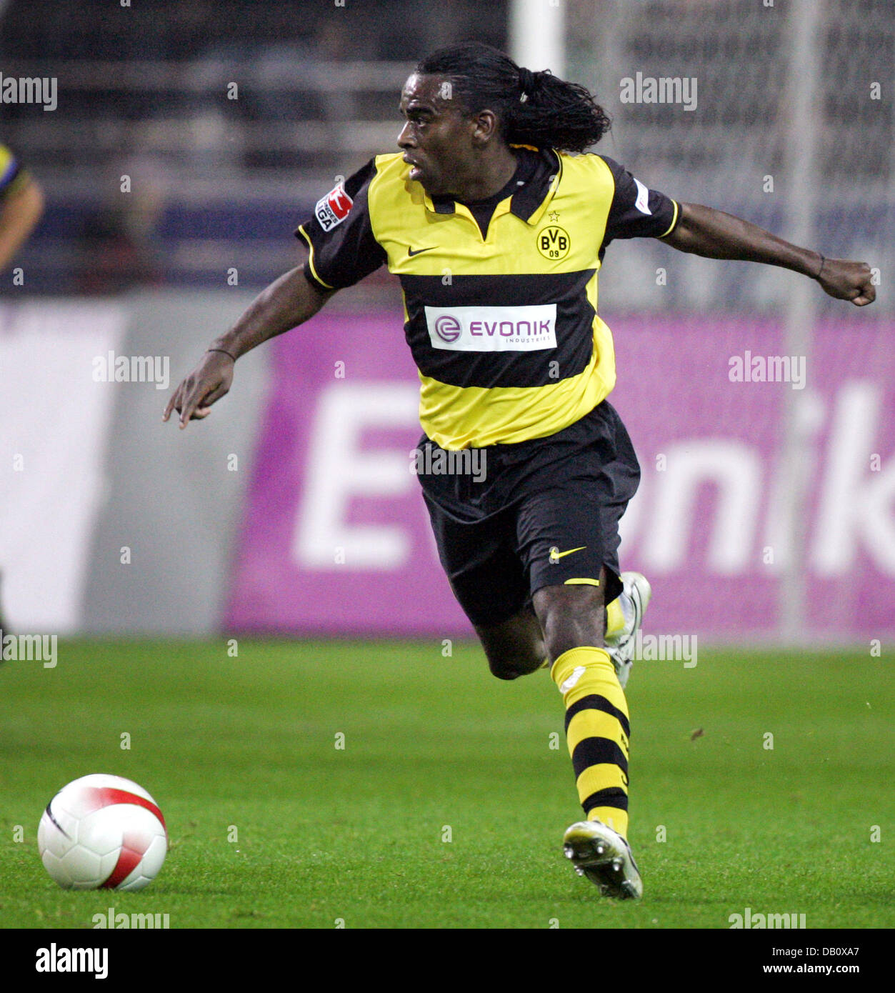 Dortmund's Brazilian player Tinga controls the ball during the Borussia ...