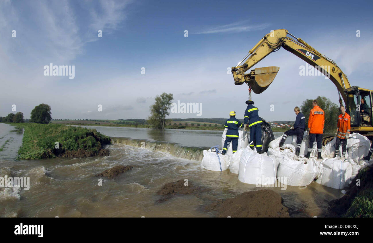Dam and levee breaches hi-res stock photography and images - Alamy