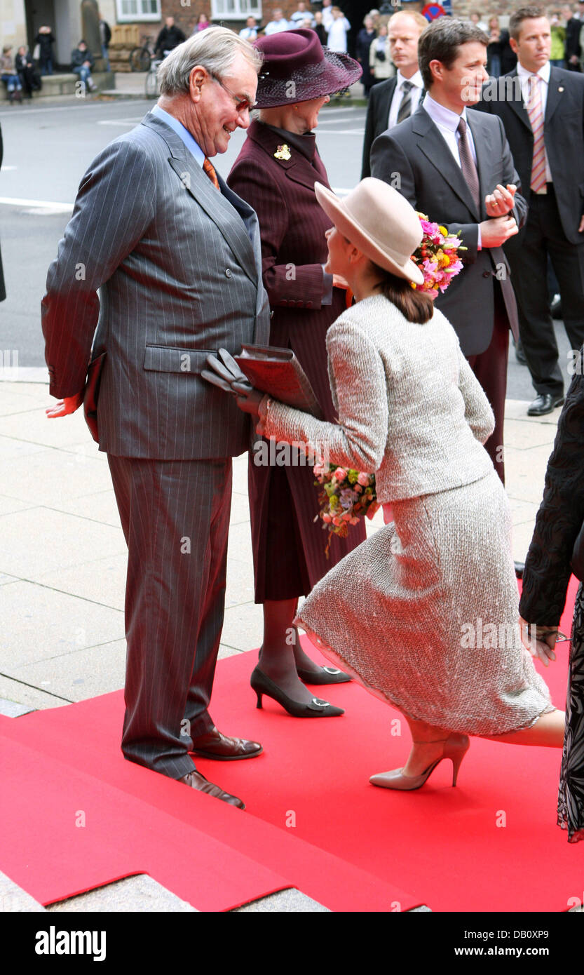 Danish Crown Princess Mary (front R) drops a curtsy to Prince Consort ...