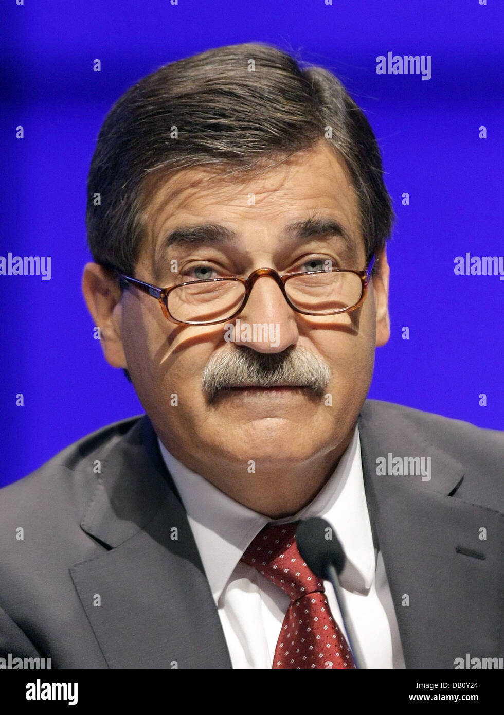 Head of the supervisory board of DaimlerChrysler, Manfred Bischoff ...