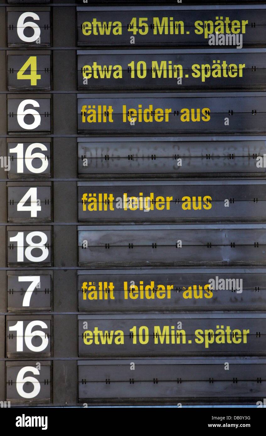 Delayed train sign hi-res stock photography and images - Alamy