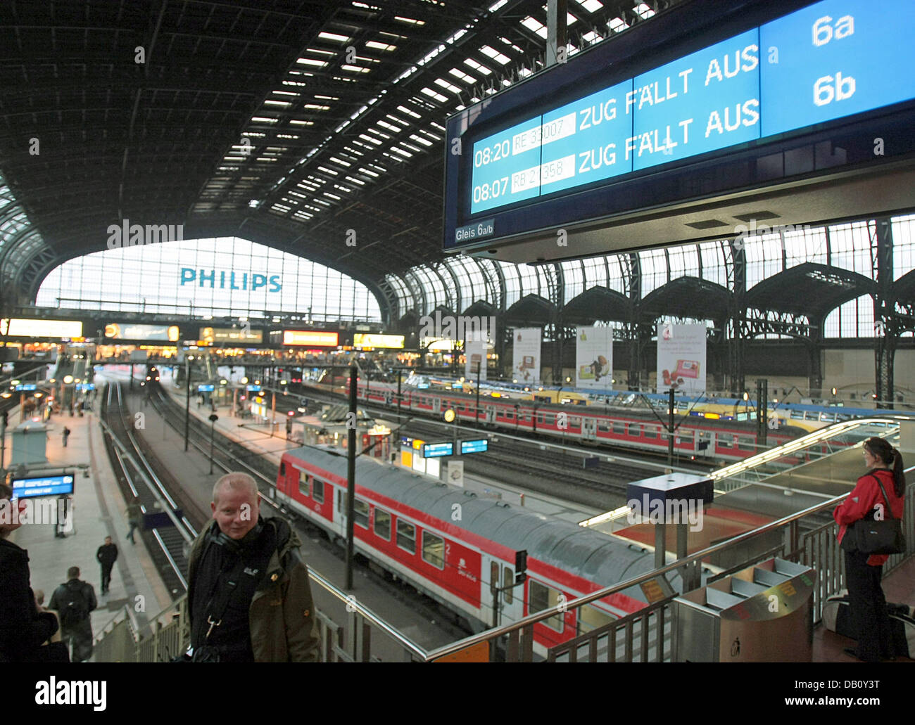 Cancelled train sign hi-res stock photography and images - Alamy
