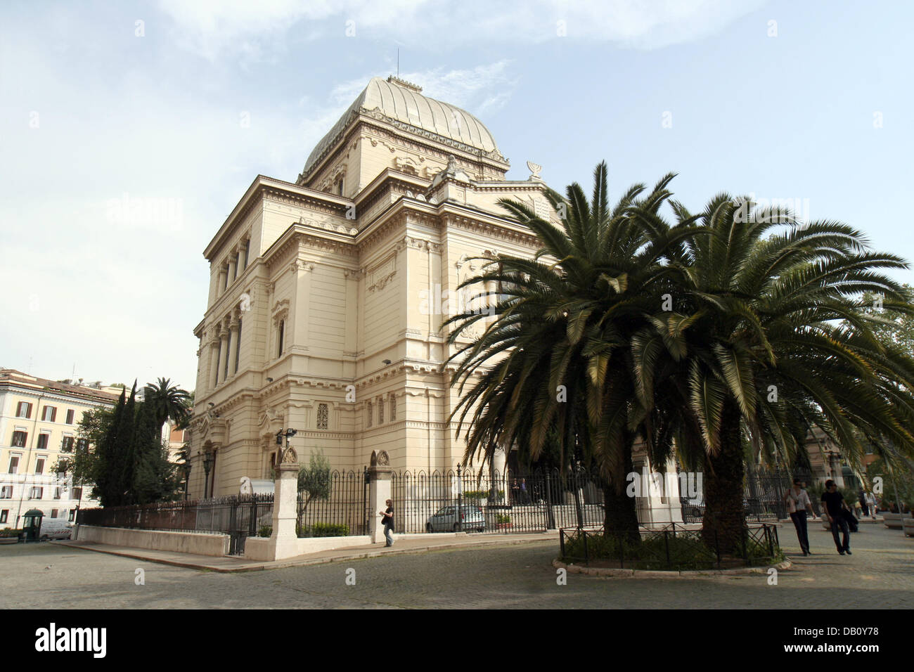 A synagogue pictured in Rome, Italy, 03 October 2007. Photo: Lars ...