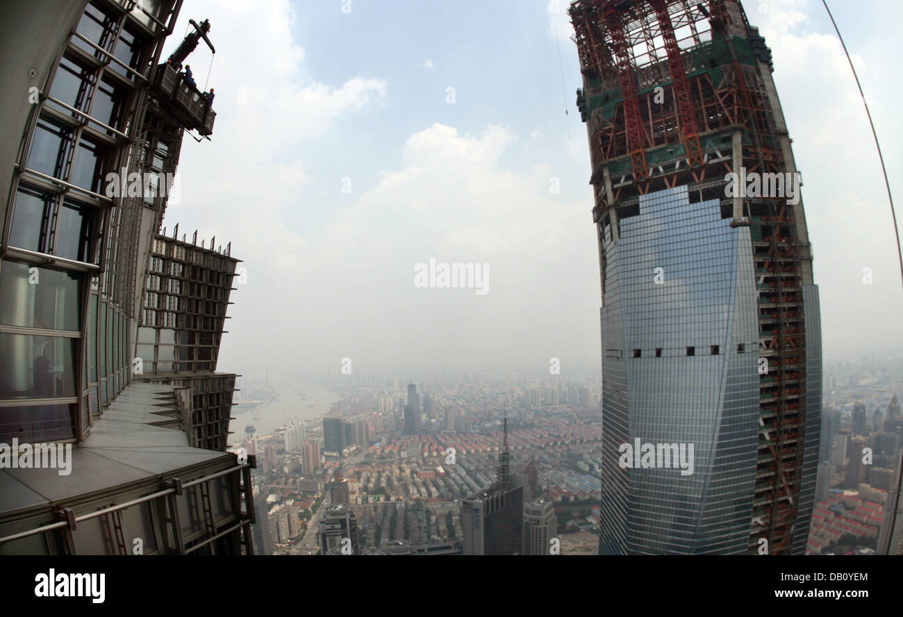 The picture shows the 101 floor building of the Shanghai World ...