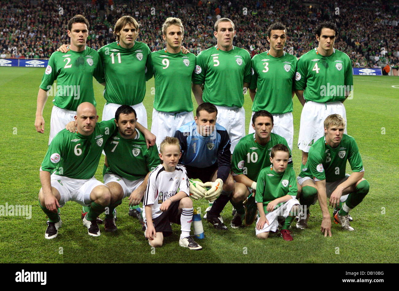 The Irish national player (L-R, back row) Steve Finnan, Kevin Kilbane ...