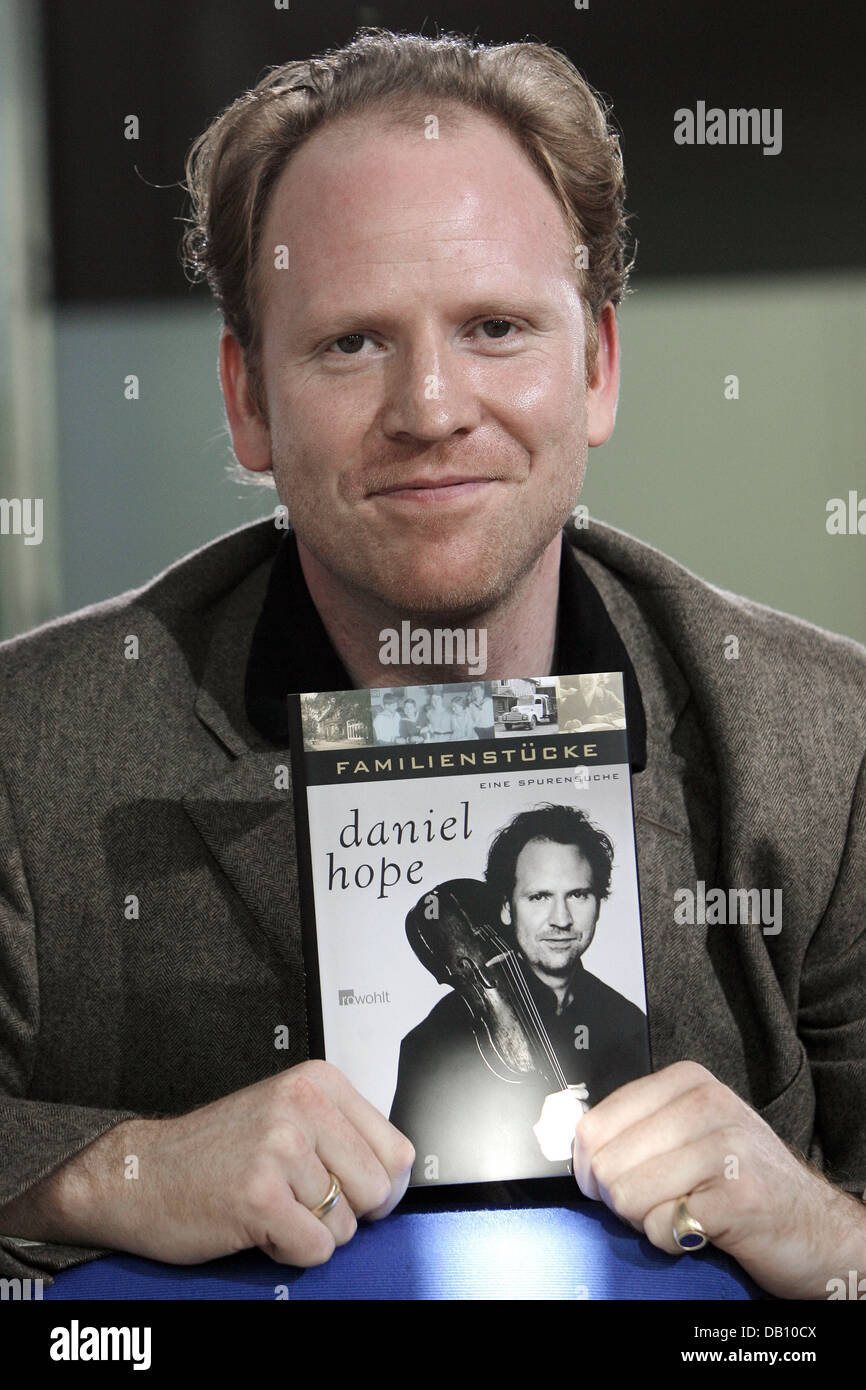 British violinist and author Daniel Hope presents 'Familienstuecke ...