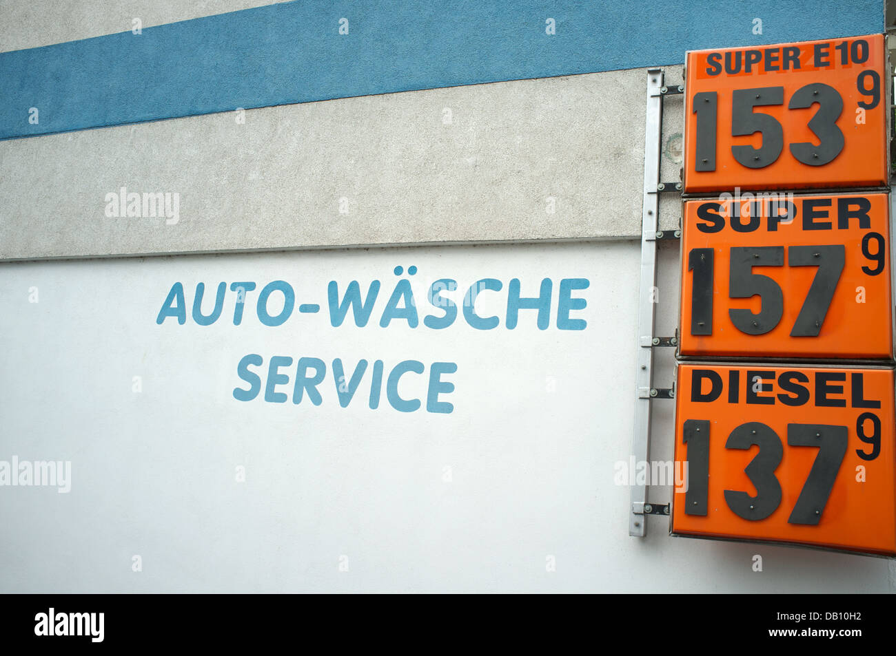 Petrol prices germany hi-res stock photography and images - Alamy